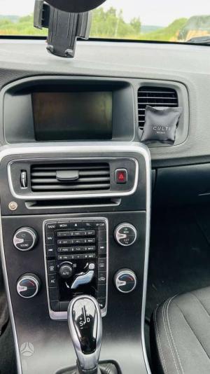 Blue Volvo V60 2013 in Vilnius, with an engine capacity of 1.56 L and mileage of 287 thousand km for 6690 €, photo 9 on AUTOMOTO.COM.LV