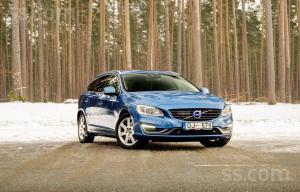 Zils Volvo V60 2013 Rīga, ar dzinēja tilpumu 2.40 L un nobraukumu 334 tūkst. km par 4590 €, foto  vietnē AUTOMOTO.COM.LV