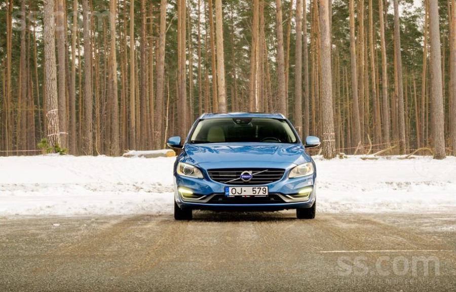 Zils Volvo V60 2013 Rīga, ar dzinēja tilpumu 2.40 L un nobraukumu 334 tūkst. km par 4590 €, foto 4 vietnē AUTOMOTO.COM.LV