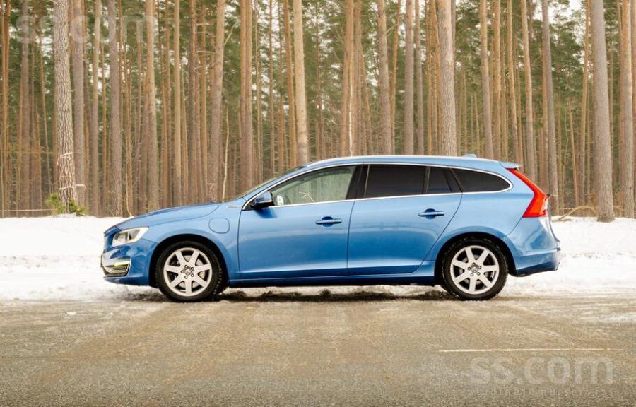 Zils Volvo V60 2013 Rīga, ar dzinēja tilpumu 2.40 L un nobraukumu 334 tūkst. km par 4590 €, foto 5 vietnē AUTOMOTO.COM.LV
