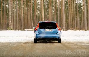 Zils Volvo V60 2013 Rīga, ar dzinēja tilpumu 2.40 L un nobraukumu 334 tūkst. km par 4590 €, foto 7 vietnē AUTOMOTO.COM.LV