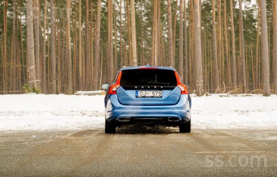 Zils Volvo V60 2013 Rīga, ar dzinēja tilpumu 2.40 L un nobraukumu 334 tūkst. km par 4590 €, foto 7 vietnē AUTOMOTO.COM.LV