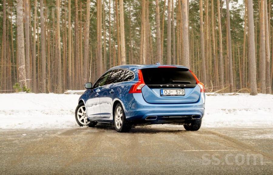 Zils Volvo V60 2013 Rīga, ar dzinēja tilpumu 2.40 L un nobraukumu 334 tūkst. km par 4590 €, foto 8 vietnē AUTOMOTO.COM.LV