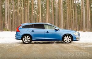Zils Volvo V60 2013 Rīga, ar dzinēja tilpumu 2.40 L un nobraukumu 334 tūkst. km par 4590 €, foto 9 vietnē AUTOMOTO.COM.LV