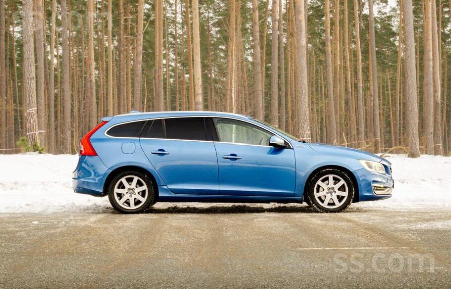 Zils Volvo V60 2013 Rīga, ar dzinēja tilpumu 2.40 L un nobraukumu 334 tūkst. km par 4590 €, foto 9 vietnē AUTOMOTO.COM.LV