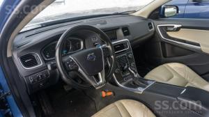 Zils Volvo V60 2013 Rīga, ar dzinēja tilpumu 2.40 L un nobraukumu 334 tūkst. km par 4590 €, foto 10 vietnē AUTOMOTO.COM.LV