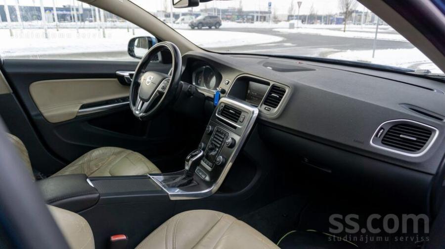 Zils Volvo V60 2013 Rīga, ar dzinēja tilpumu 2.40 L un nobraukumu 334 tūkst. km par 4590 €, foto 11 vietnē AUTOMOTO.COM.LV