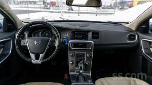 Zils Volvo V60 2013 Rīga, ar dzinēja tilpumu 2.40 L un nobraukumu 334 tūkst. km par 4590 €, foto 12 vietnē AUTOMOTO.COM.LV