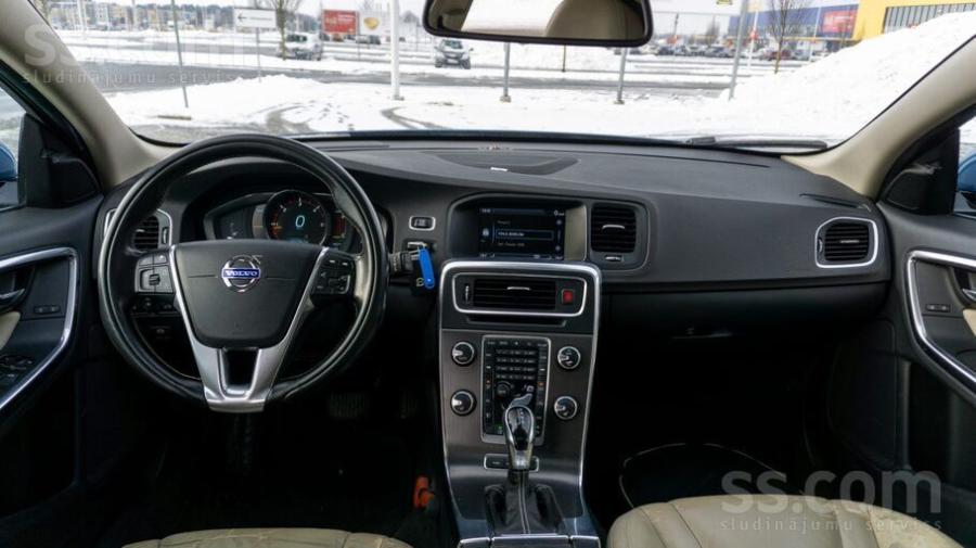 Zils Volvo V60 2013 Rīga, ar dzinēja tilpumu 2.40 L un nobraukumu 334 tūkst. km par 4590 €, foto 12 vietnē AUTOMOTO.COM.LV
