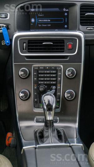 Zils Volvo V60 2013 Rīga, ar dzinēja tilpumu 2.40 L un nobraukumu 334 tūkst. km par 4590 €, foto 13 vietnē AUTOMOTO.COM.LV