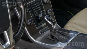 Zils Volvo V60 2013 Rīga, ar dzinēja tilpumu 2.40 L un nobraukumu 334 tūkst. km par 4590 €, foto 15 vietnē AUTOMOTO.COM.LV