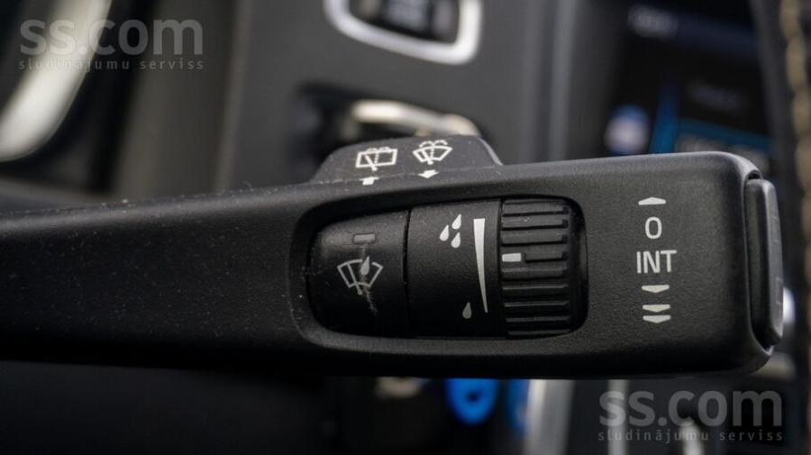 Zils Volvo V60 2013 Rīga, ar dzinēja tilpumu 2.40 L un nobraukumu 334 tūkst. km par 4590 €, foto 17 vietnē AUTOMOTO.COM.LV