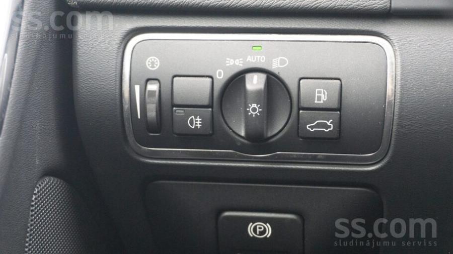 Zils Volvo V60 2013 Rīga, ar dzinēja tilpumu 2.40 L un nobraukumu 334 tūkst. km par 4590 €, foto 19 vietnē AUTOMOTO.COM.LV