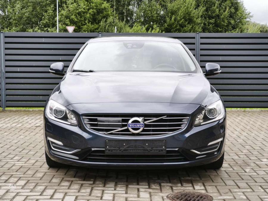 Blue Volvo V60 2013 in Klaipeda, with an engine capacity of 2.40 L and mileage of 298 thousand km for 6600 €, photo 4 on AUTOMOTO.COM.LV