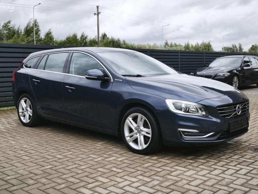 Blue Volvo V60 2013 in Klaipeda, with an engine capacity of 2.40 L and mileage of 298 thousand km for 6600 €, photo 5 on AUTOMOTO.COM.LV