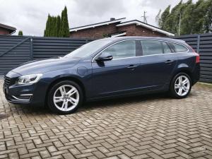 Blue Volvo V60 2013 in Klaipeda, with an engine capacity of 2.40 L and mileage of 298 thousand km for 6600 €, photo 6 on AUTOMOTO.COM.LV