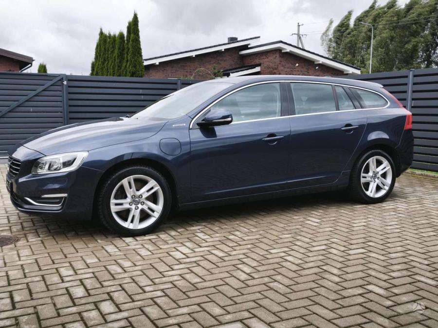 Blue Volvo V60 2013 in Klaipeda, with an engine capacity of 2.40 L and mileage of 298 thousand km for 6600 €, photo 6 on AUTOMOTO.COM.LV