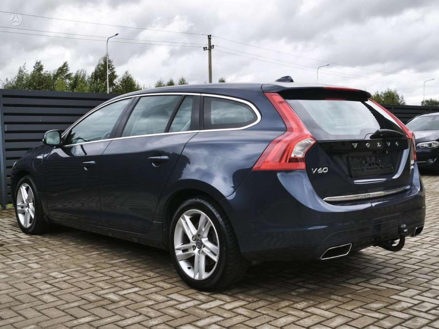 Blue Volvo V60 2013 in Klaipeda, with an engine capacity of 2.40 L and mileage of 298 thousand km for 6600 €, photo 8 on AUTOMOTO.COM.LV