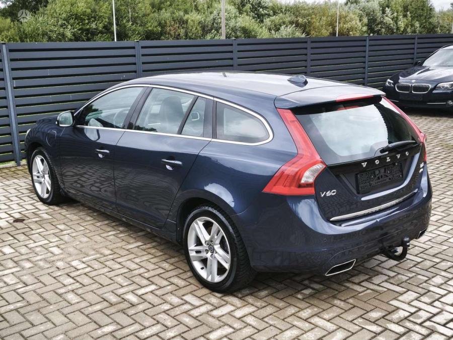 Blue Volvo V60 2013 in Klaipeda, with an engine capacity of 2.40 L and mileage of 298 thousand km for 6600 €, photo 9 on AUTOMOTO.COM.LV