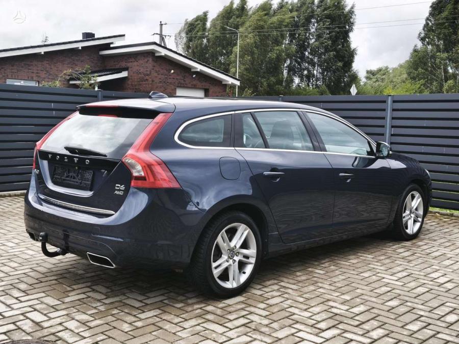 Blue Volvo V60 2013 in Klaipeda, with an engine capacity of 2.40 L and mileage of 298 thousand km for 6600 €, photo 10 on AUTOMOTO.COM.LV