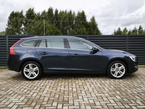 Blue Volvo V60 2013 in Klaipeda, with an engine capacity of 2.40 L and mileage of 298 thousand km for 6600 €, photo 11 on AUTOMOTO.COM.LV