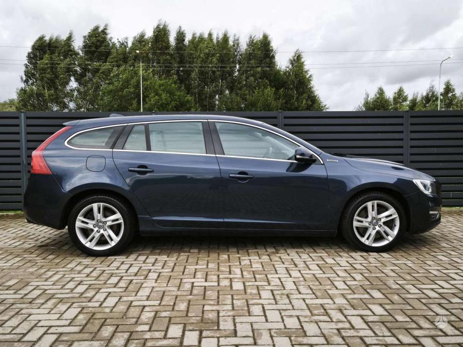 Blue Volvo V60 2013 in Klaipeda, with an engine capacity of 2.40 L and mileage of 298 thousand km for 6600 €, photo 11 on AUTOMOTO.COM.LV