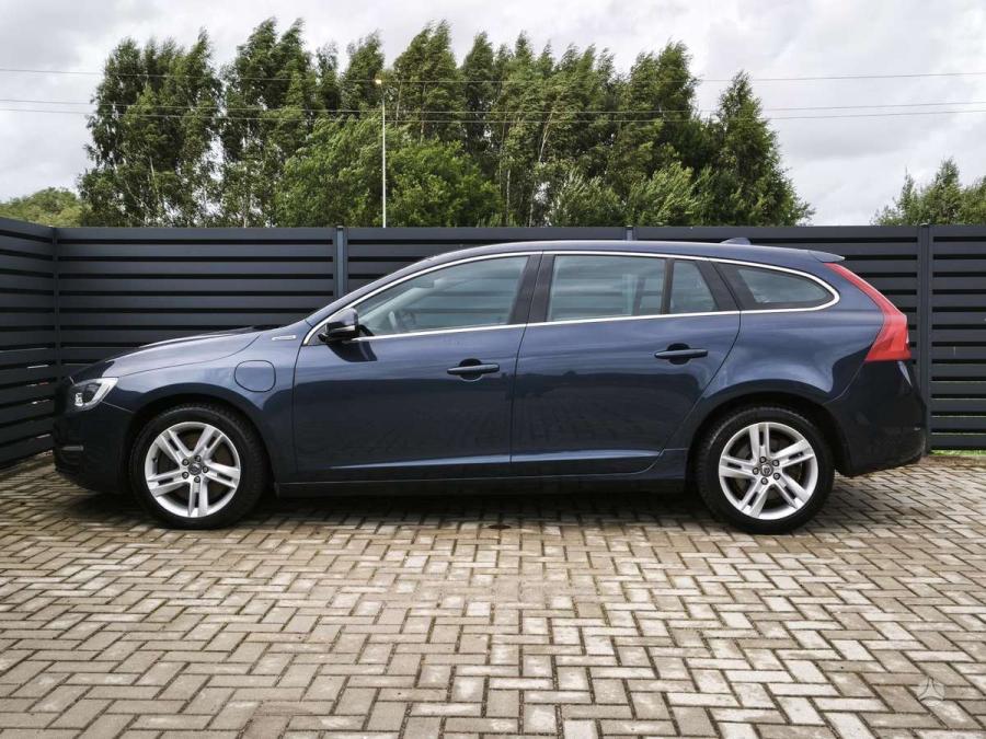 Blue Volvo V60 2013 in Klaipeda, with an engine capacity of 2.40 L and mileage of 298 thousand km for 6600 €, photo 15 on AUTOMOTO.COM.LV