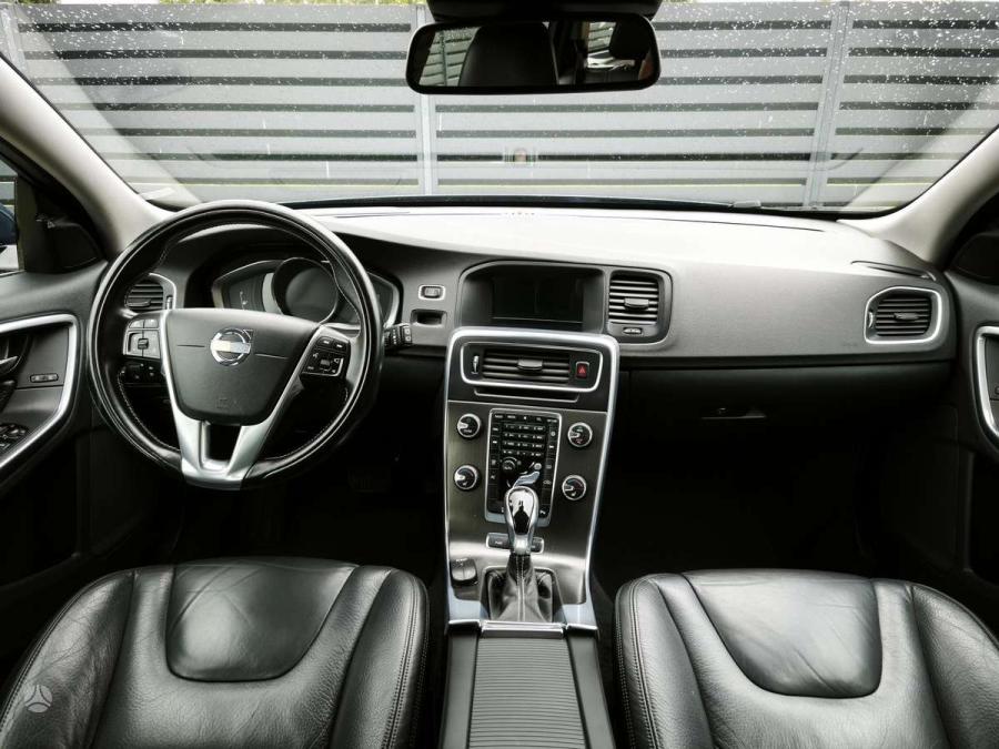 Blue Volvo V60 2013 in Klaipeda, with an engine capacity of 2.40 L and mileage of 298 thousand km for 6600 €, photo 16 on AUTOMOTO.COM.LV