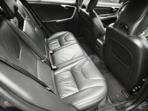 Blue Volvo V60 2013 in Klaipeda, with an engine capacity of 2.40 L and mileage of 298 thousand km for 6600 €, photo 19 on AUTOMOTO.COM.LV