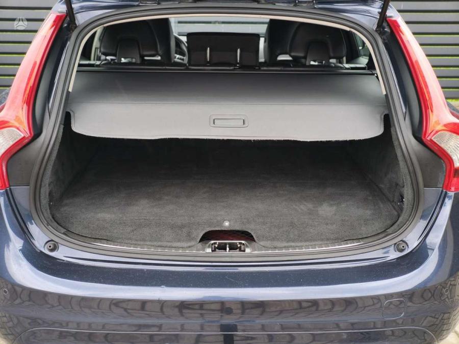 Blue Volvo V60 2013 in Klaipeda, with an engine capacity of 2.40 L and mileage of 298 thousand km for 6600 €, photo 21 on AUTOMOTO.COM.LV