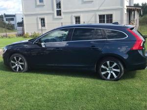 Zils Volvo V60 2013 Viļņa, ar dzinēja tilpumu 2.40 L un nobraukumu 247 tūkst. km par 8000 €, foto 3 vietnē AUTOMOTO.COM.LV