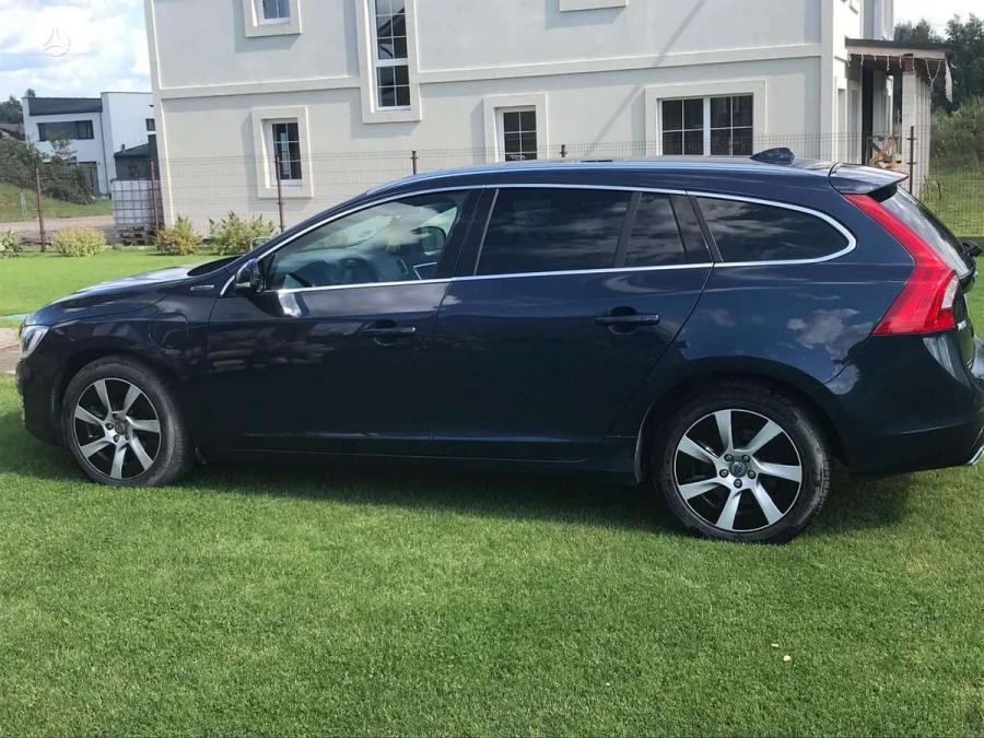 Zils Volvo V60 2013 Viļņa, ar dzinēja tilpumu 2.40 L un nobraukumu 247 tūkst. km par 8000 €, foto 3 vietnē AUTOMOTO.COM.LV