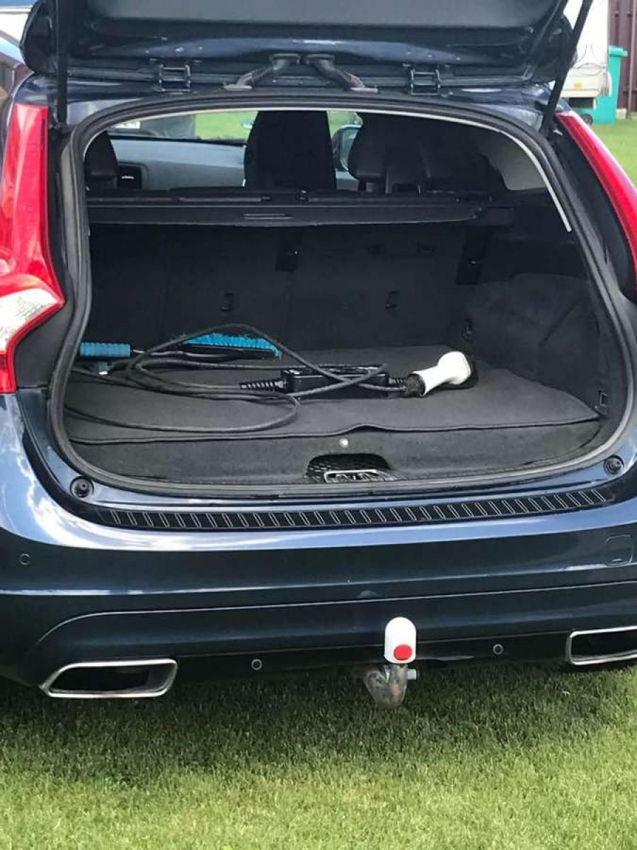 Zils Volvo V60 2013 Viļņa, ar dzinēja tilpumu 2.40 L un nobraukumu 247 tūkst. km par 8000 €, foto 5 vietnē AUTOMOTO.COM.LV