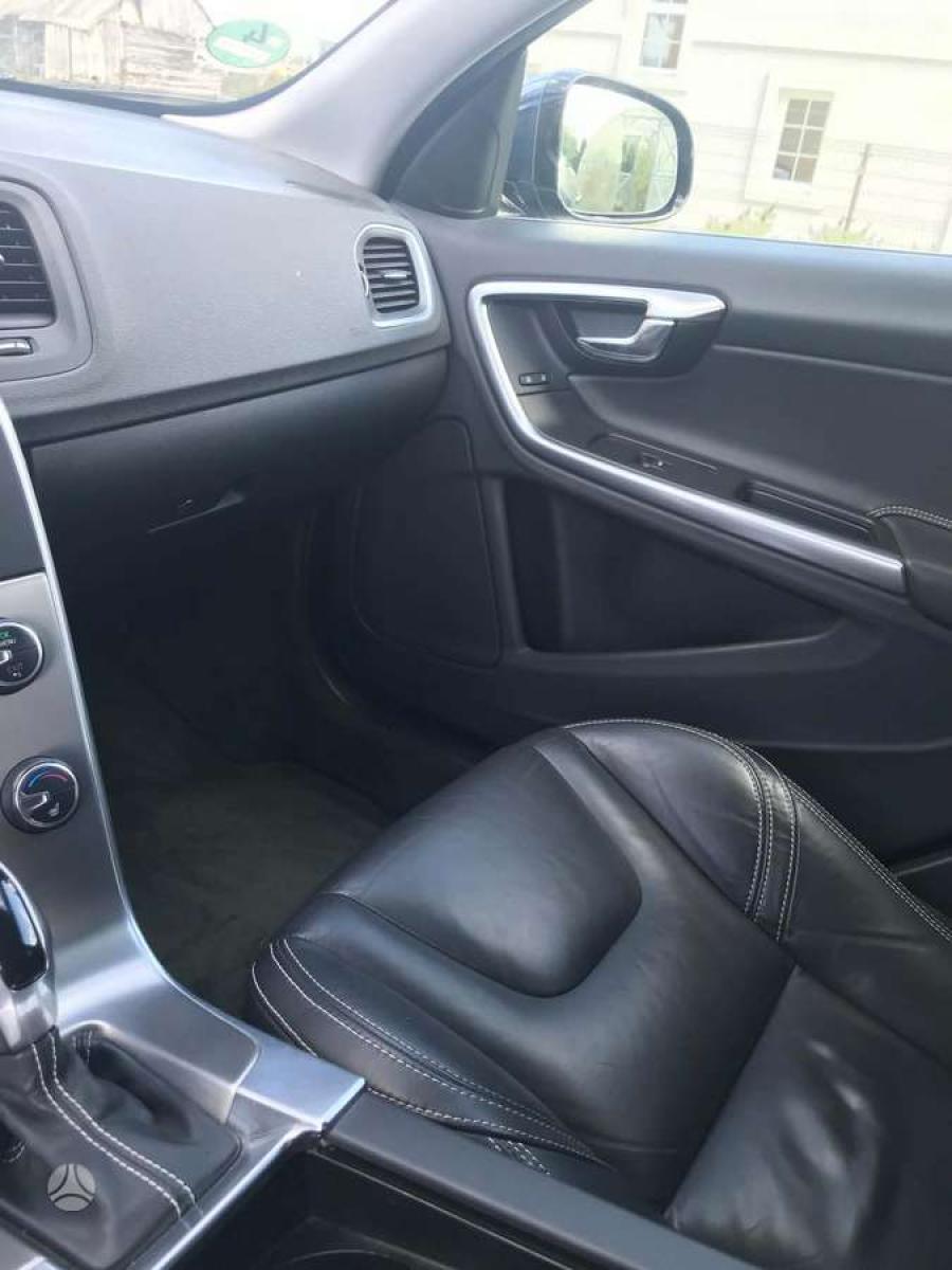 Zils Volvo V60 2013 Viļņa, ar dzinēja tilpumu 2.40 L un nobraukumu 247 tūkst. km par 8000 €, foto 7 vietnē AUTOMOTO.COM.LV