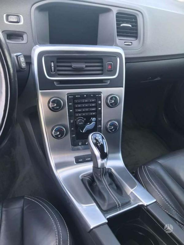 Blue Volvo V60 2013 in Vilnius, with an engine capacity of 2.40 L and mileage of 247 thousand km for 8000 €, photo 8 on AUTOMOTO.COM.LV
