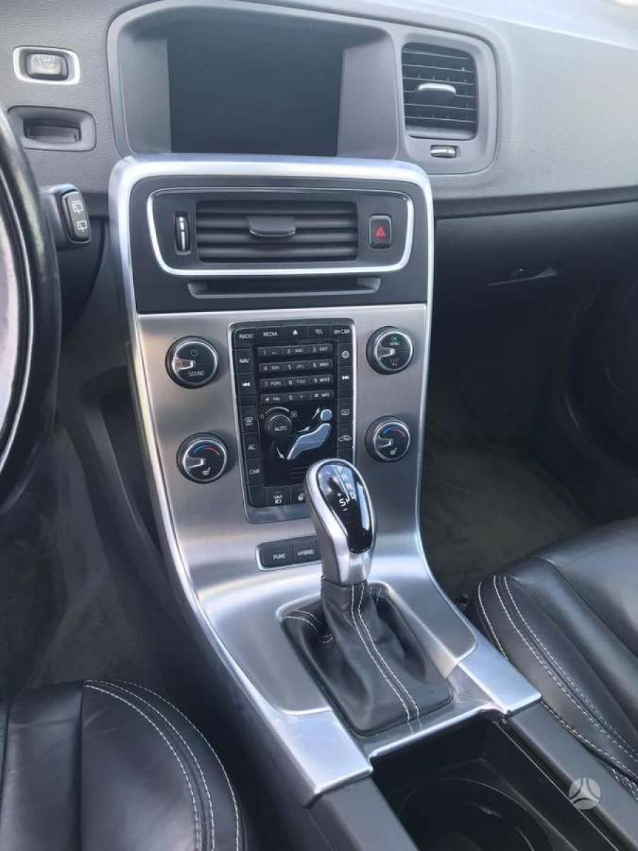 Zils Volvo V60 2013 Viļņa, ar dzinēja tilpumu 2.40 L un nobraukumu 247 tūkst. km par 8000 €, foto 8 vietnē AUTOMOTO.COM.LV