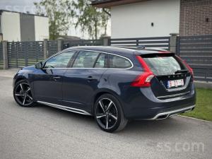Zils Volvo V60 2013 Jelgava, ar dzinēja tilpumu 2.40 L un nobraukumu 263 tūkst. km par 8500 €, foto 4 vietnē AUTOMOTO.COM.LV