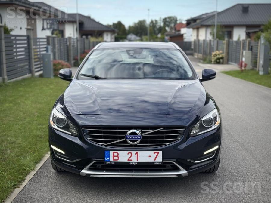 Zils Volvo V60 2013 Jelgava, ar dzinēja tilpumu 2.40 L un nobraukumu 263 tūkst. km par 8500 €, foto 5 vietnē AUTOMOTO.COM.LV