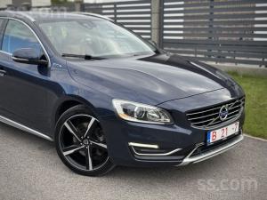Zils Volvo V60 2013 Jelgava, ar dzinēja tilpumu 2.40 L un nobraukumu 263 tūkst. km par 8500 €, foto 7 vietnē AUTOMOTO.COM.LV