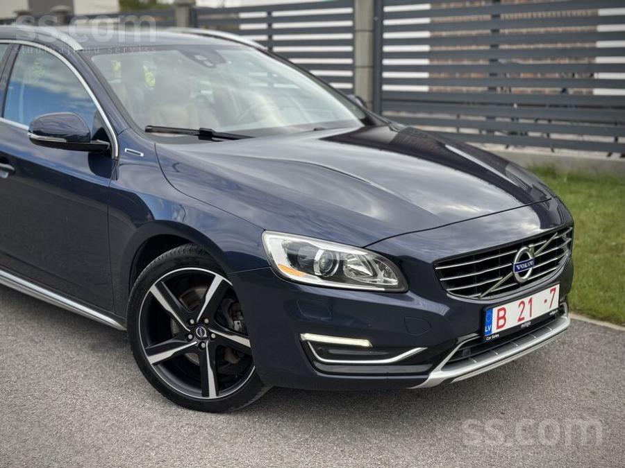 Zils Volvo V60 2013 Jelgava, ar dzinēja tilpumu 2.40 L un nobraukumu 263 tūkst. km par 8500 €, foto 7 vietnē AUTOMOTO.COM.LV