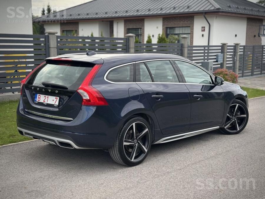 Zils Volvo V60 2013 Jelgava, ar dzinēja tilpumu 2.40 L un nobraukumu 263 tūkst. km par 8500 €, foto 8 vietnē AUTOMOTO.COM.LV