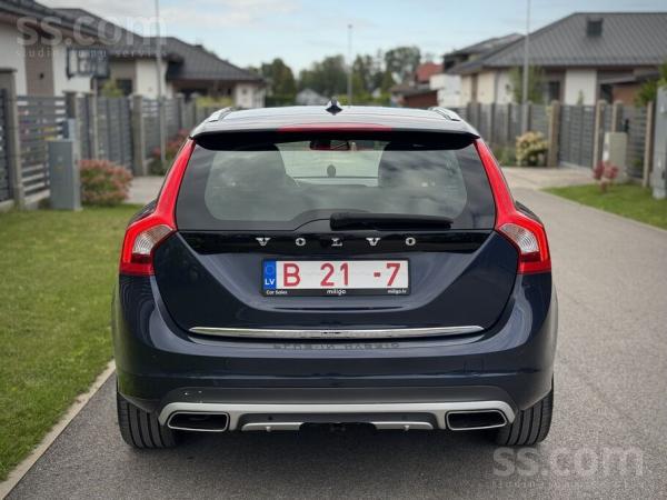 Zils Volvo V60 2013 Jelgava, ar dzinēja tilpumu 2.40 L un nobraukumu 263 tūkst. km par 8500 €, foto 9 vietnē AUTOMOTO.COM.LV
