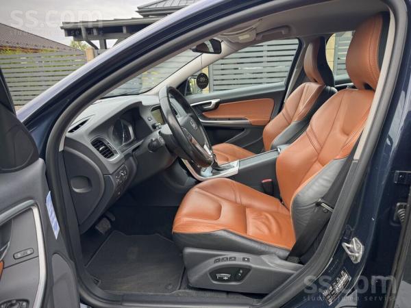 Zils Volvo V60 2013 Jelgava, ar dzinēja tilpumu 2.40 L un nobraukumu 263 tūkst. km par 8500 €, foto 10 vietnē AUTOMOTO.COM.LV