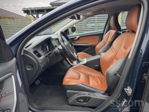 Zils Volvo V60 2013 Jelgava, ar dzinēja tilpumu 2.40 L un nobraukumu 263 tūkst. km par 8500 €, foto 10 vietnē AUTOMOTO.COM.LV