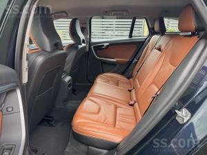 Zils Volvo V60 2013 Jelgava, ar dzinēja tilpumu 2.40 L un nobraukumu 263 tūkst. km par 8500 €, foto 11 vietnē AUTOMOTO.COM.LV