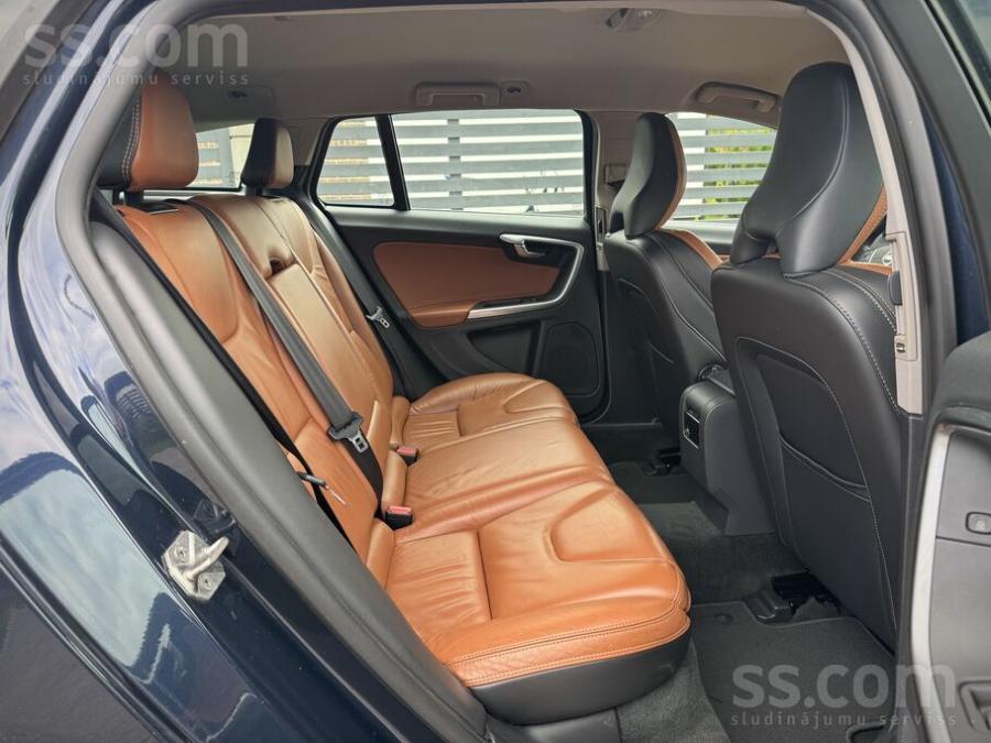 Zils Volvo V60 2013 Jelgava, ar dzinēja tilpumu 2.40 L un nobraukumu 263 tūkst. km par 8500 €, foto 12 vietnē AUTOMOTO.COM.LV