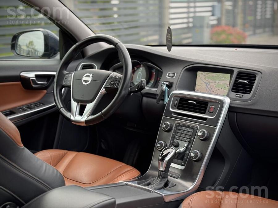 Zils Volvo V60 2013 Jelgava, ar dzinēja tilpumu 2.40 L un nobraukumu 263 tūkst. km par 8500 €, foto 15 vietnē AUTOMOTO.COM.LV