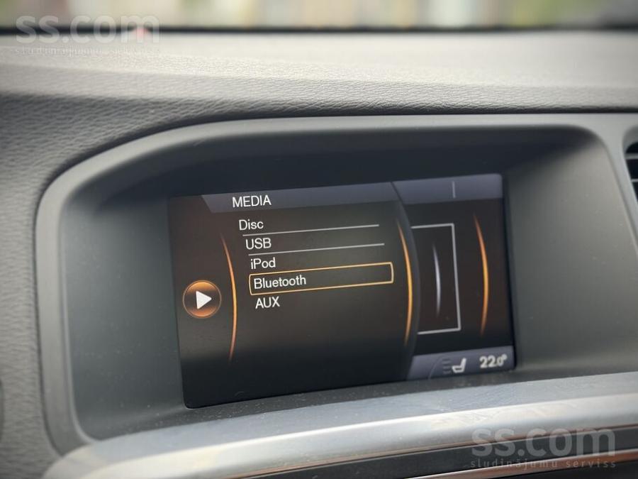 Zils Volvo V60 2013 Jelgava, ar dzinēja tilpumu 2.40 L un nobraukumu 263 tūkst. km par 8500 €, foto 18 vietnē AUTOMOTO.COM.LV