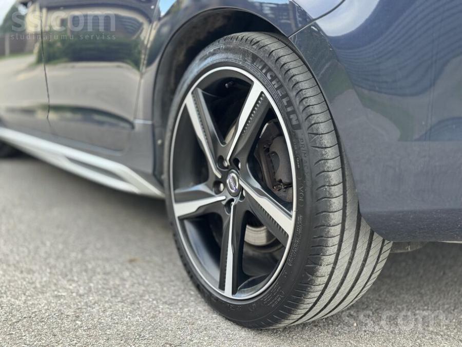 Zils Volvo V60 2013 Jelgava, ar dzinēja tilpumu 2.40 L un nobraukumu 263 tūkst. km par 8500 €, foto 23 vietnē AUTOMOTO.COM.LV