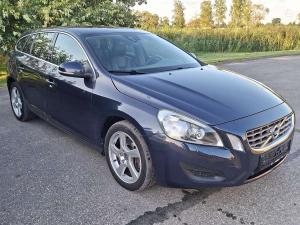 Blue Volvo V60 2013 in Ukmerge, with an engine capacity of 2.40 L and mileage of 289 thousand km for 5750 €, photo 3 on AUTOMOTO.COM.LV